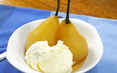 Slow Cooker Poached Pears in Red Wine - Slow Cooking Perfected